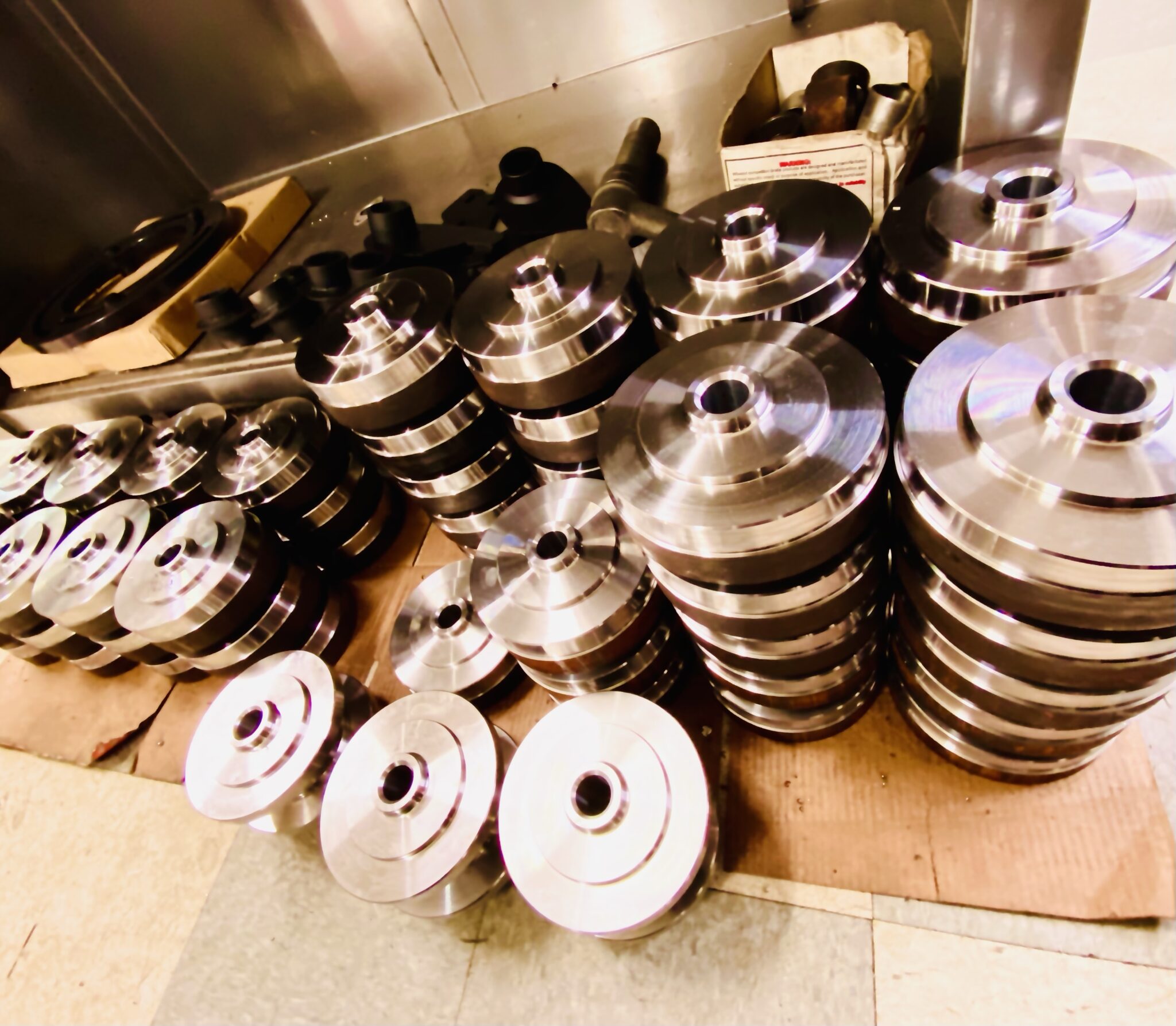 Spinning Wagenswest hubs for Split VW bus, rear disc brakes. Porsche ...